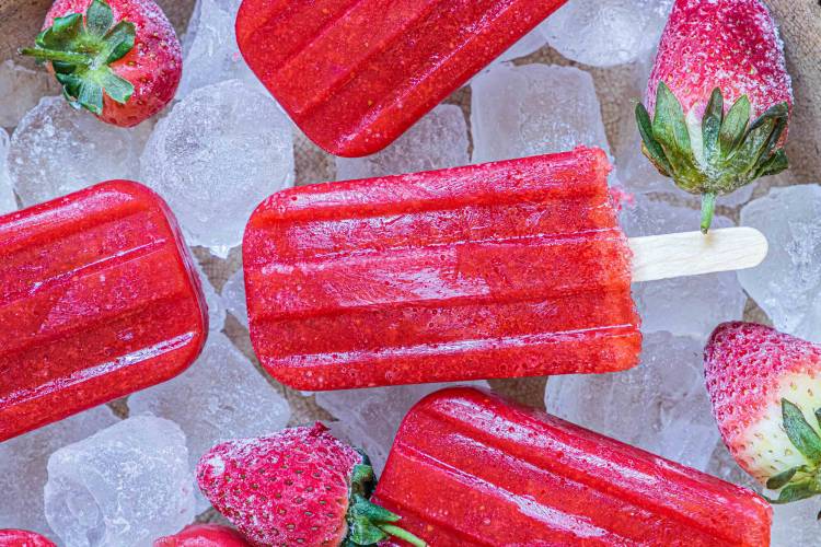 Strawberry Popsicles (Perfect for Summer!)