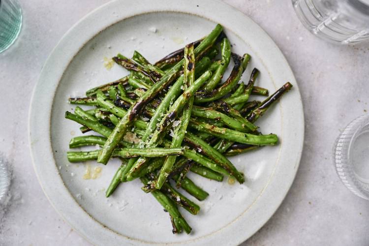Grilled Green Beans (10 Minute Side Dish) - Slender Kitchen