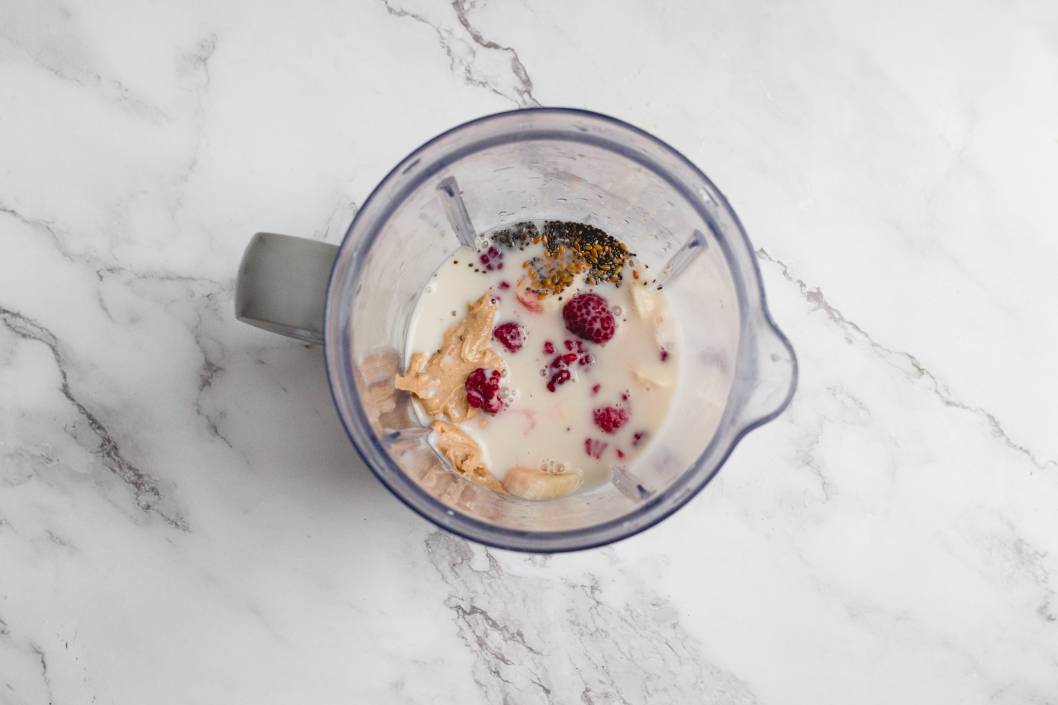 Raspberry Chia Smoothie - Slender Kitchen