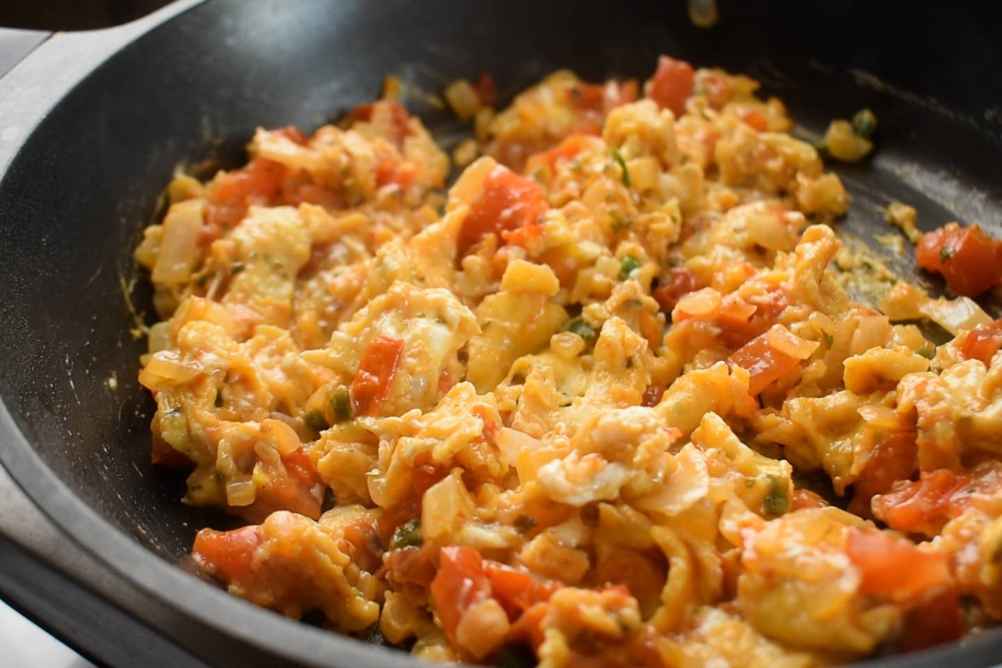 Huevos a la Mexicana (Mexican Scrambled Eggs) - Slender Kitchen